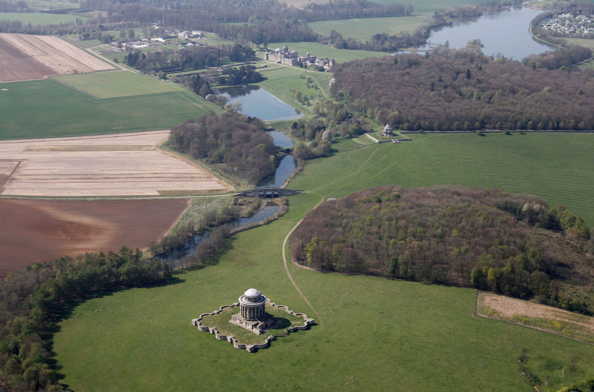 The Gardens and Landscapes of Castle Howard: Past, Present...